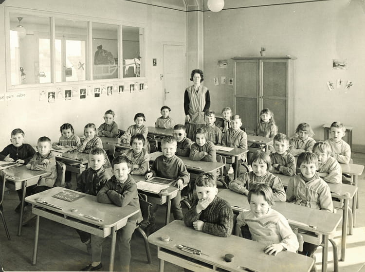 Photo de classe Classe enfantine de 1960, Ecole Du Mont (Chaligny ...