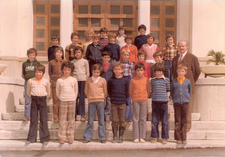 Photo de classe Cm2 avec M.MICHEL de 1976, Collège Bon Accueil ...