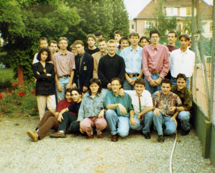 Photo de classe 1ière F1 1992 de 1992, Lycée Louis Armand - Copains d'avant