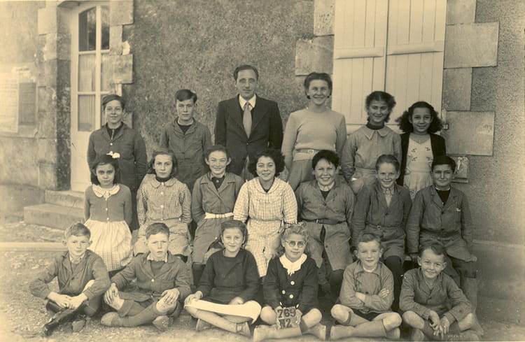 Photo de classe GRANDE CLASSE de 1949, ECOLE COMMUNALE DE VILLERS LES ORMES - Copains d'avant