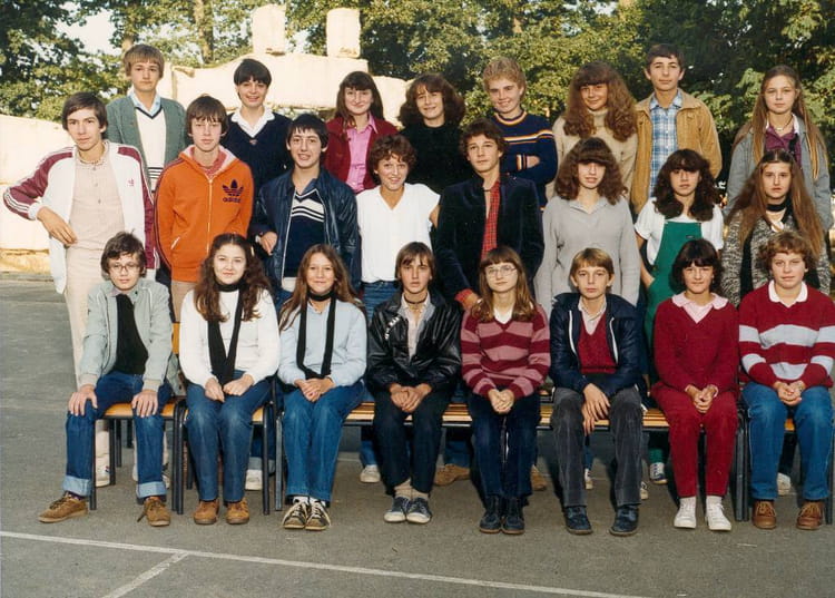 Photo de classe 4 ème B de 1979, Collège Les Sources - Copains d'avant