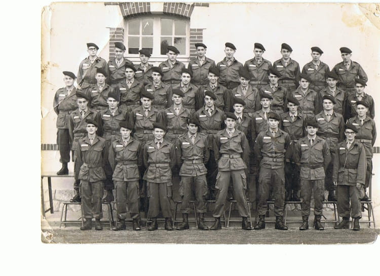 Photo de classe CLASSE 69 2C. de 1969, 2° Rég. De Hussards - Copains d ...
