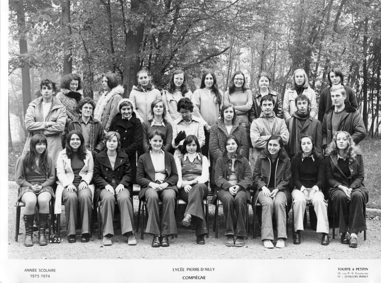 Photo de classe 1ère A4 de 1973, Lycée Pierre D'ailly - Copains d'avant
