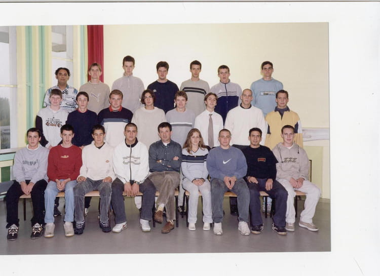 Photo de classe Terminale sti electrotechnique de 2001, Lycée Emile ...