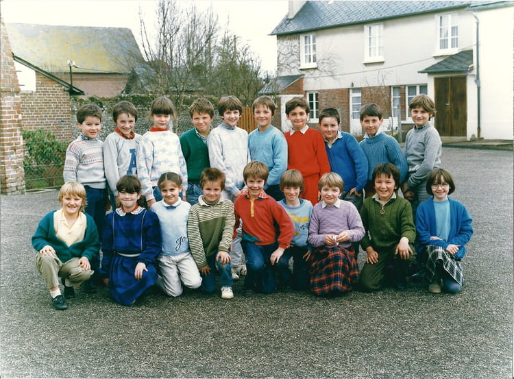Photo de classe CE2 de 1986, Ecole De L'eglise (Biville Sur Mer ...