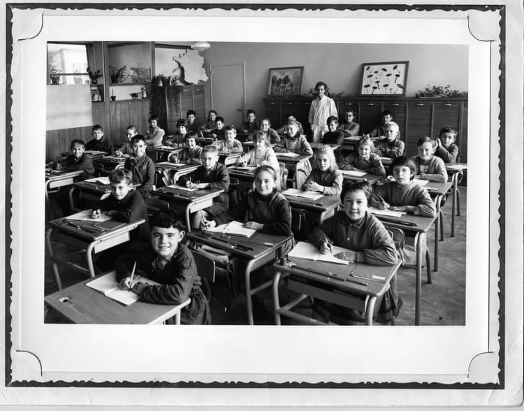 Photo de classe CM2 de 1960, Ecole Primaire Saint-michel - Copains d'avant