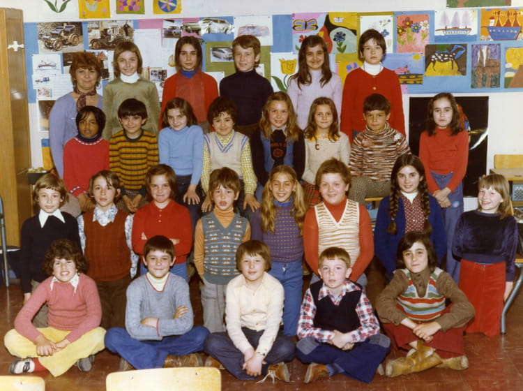 Photo de classe CM1 Madame AUTRIVE de 1976, ECOLE GABRIEL CHEVRIER ...