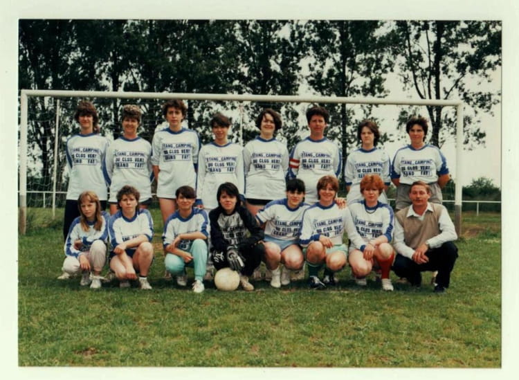 Photo de classe FCL Féminines 87-88 de 1988, FOOTBALL CLUB LEVAL ...