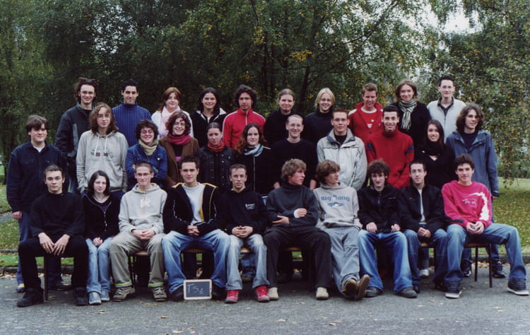 Photo de classe Terminale S2 de 2004, Lycée Public - Copains d'avant