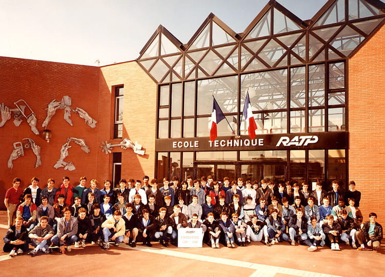Photo de classe Promo 85-88 de 1985, ECOLE TECHNIQUE DE LA RATP ...