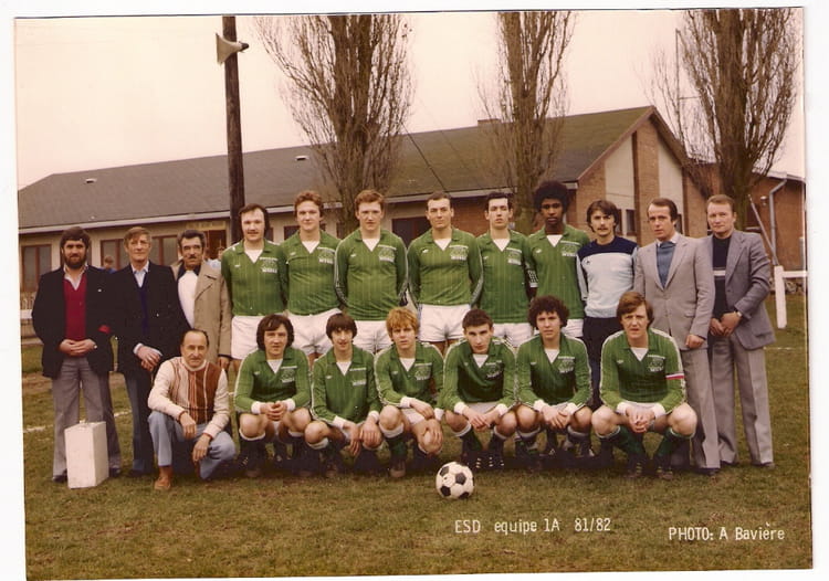 Photo de classe ESD EQUIPE 1A 81/82 de 1982, ES DOUVRIN - Copains d'avant