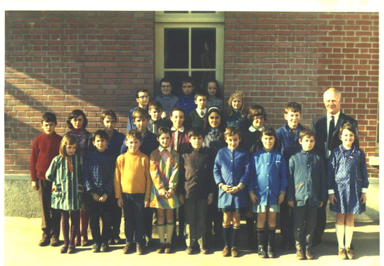 Photo de classe CM2 de 1969, ECOLE MATERNELLE ET PRIMAIRE MAINVILLE ...