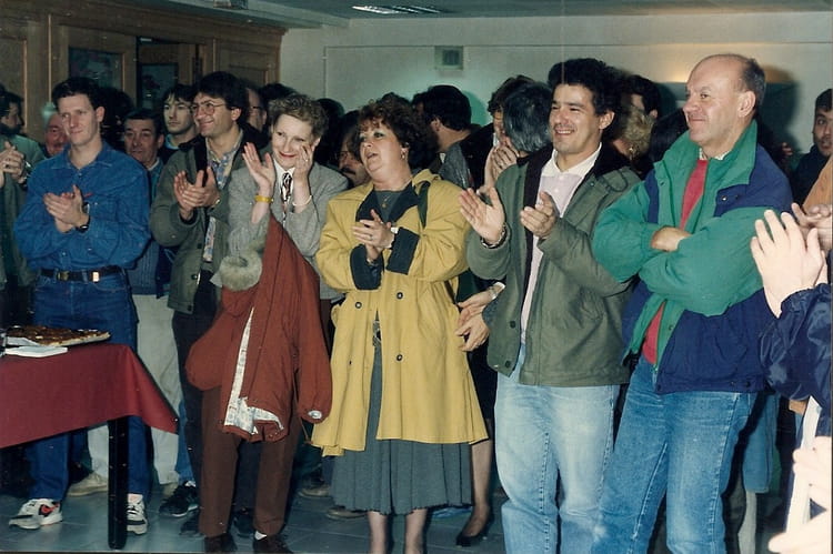 Photo de classe DEPART MRS VIDAL ET MORON 15 DEC 93 de 1993, CEM ILE DU ...