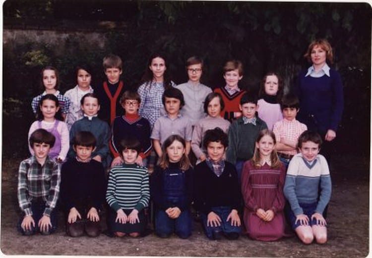 Photo de classe CE1 et 2 de 1977, Ecole Notre-dame De L'assomption ...