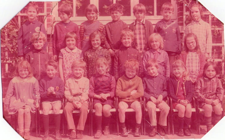 Photo de classe Je ne me souviens plus trop bien de la date! de 1975 ...