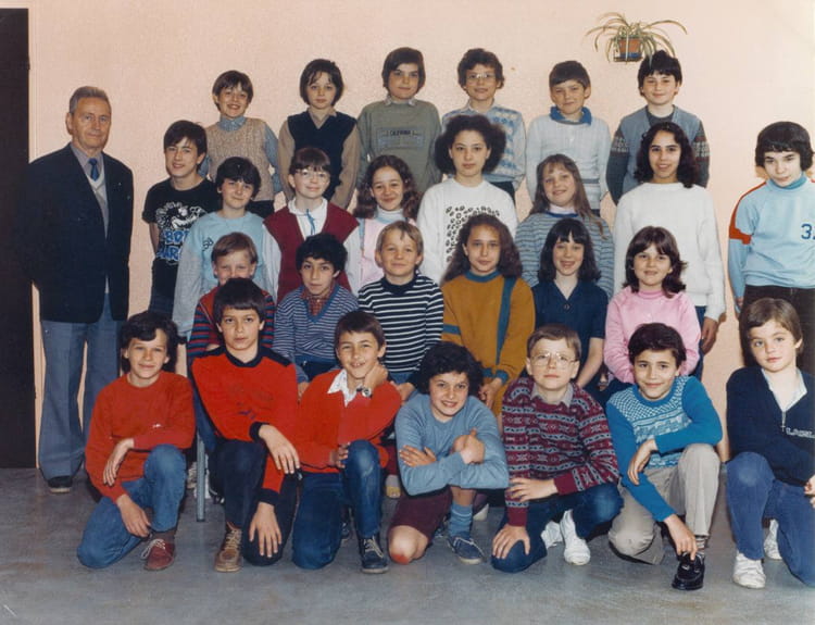 Photo de classe CM2 - M. Aubry de 1982, ECOLE PAUL LANGEVIN - Copains d ...