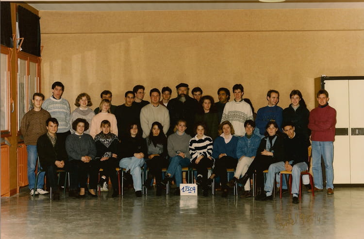 Photo de classe 1TSCA de 1993, Lycée Le Castel - Copains d'avant