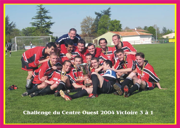 Photo de classe Challenge Centre ouest 2004 de 2004, LES DIABLES ROUGES ...