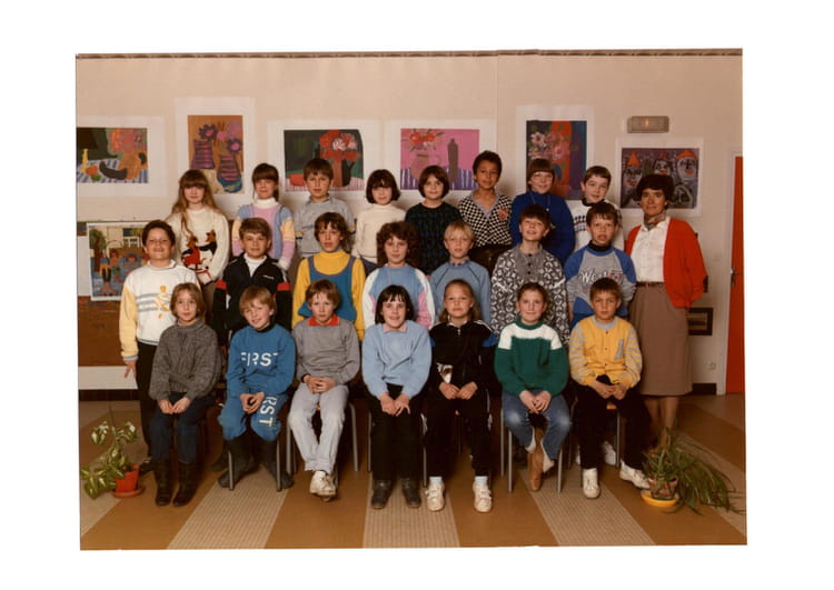 Photo de classe CE2 de 1986, EUSTACHE RESTOUT - Copains d'avant