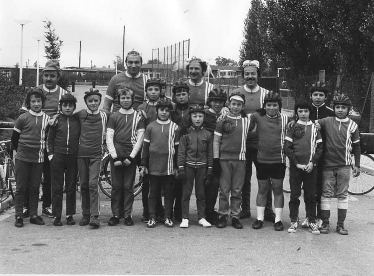 Photo de classe ESC Cyclisme 1975 de 1975, ESC CYCLISME - Copains d'avant