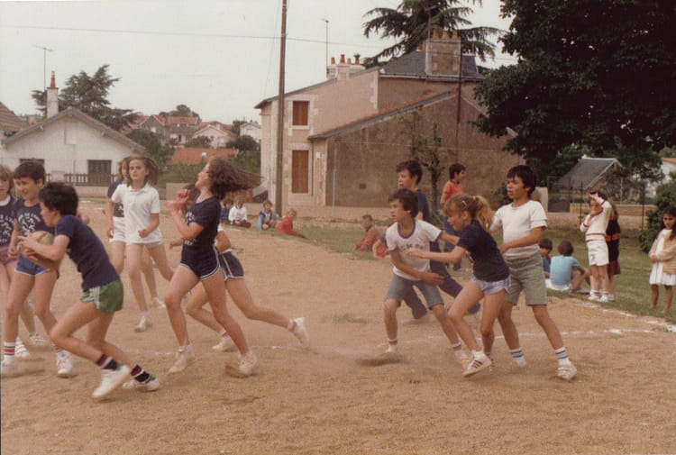 Photo de classe CM2 de 1983, ECOLE MONTMIDI - Copains d'avant