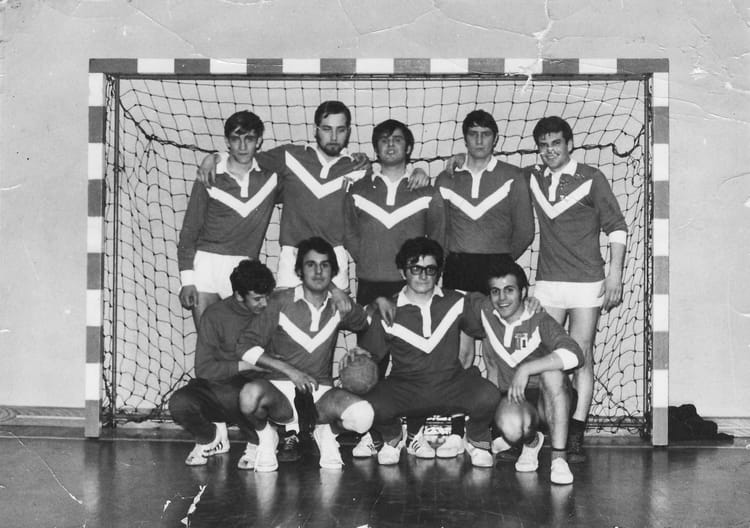 Photo de classe ACS Hand Ball de 1968, ACS HANDBALL - Copains d'avant