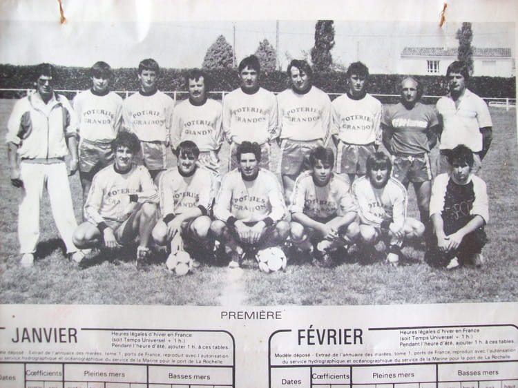 Photo de classe Club de foot bords de 1984, COB BORDS - Copains d'avant
