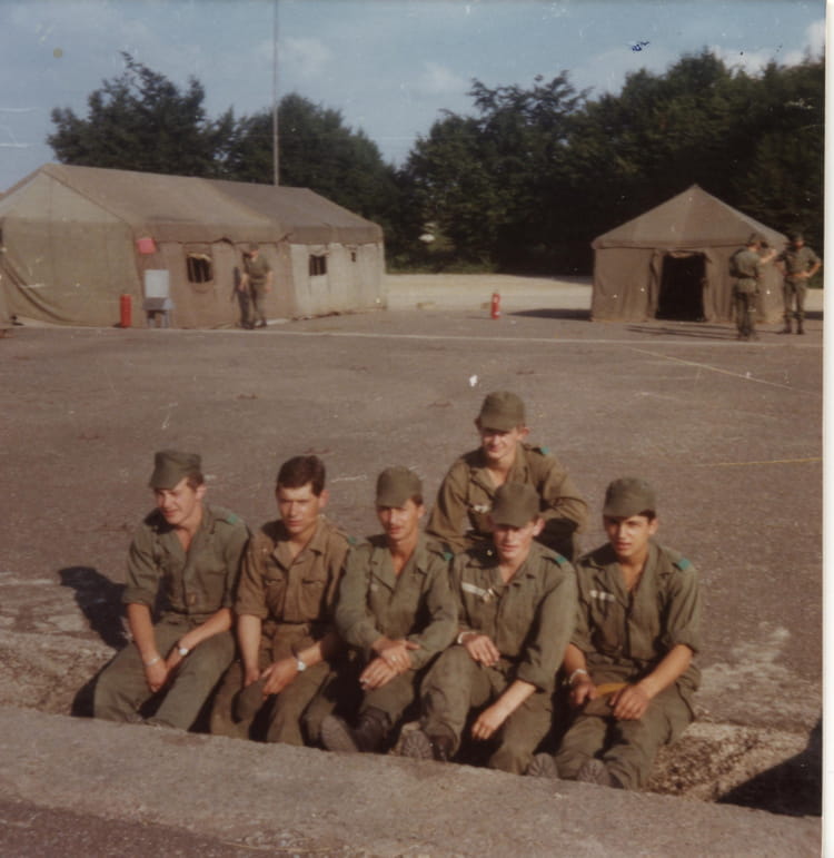 Photo de classe 71 RG de 1975, 71 ème Rg - Copains d'avant