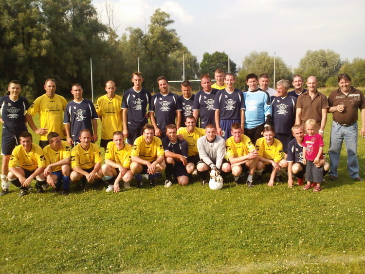 Photo de classe Les anciens du FC Cuinchy de 2009, FCC - Copains d'avant