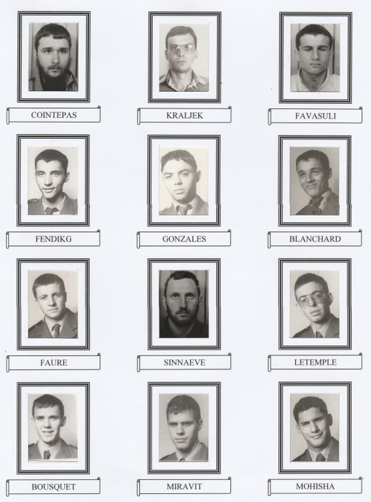 Photo de classe Certains se reconnaîtront ! de 1982, 81 Regiment D ...