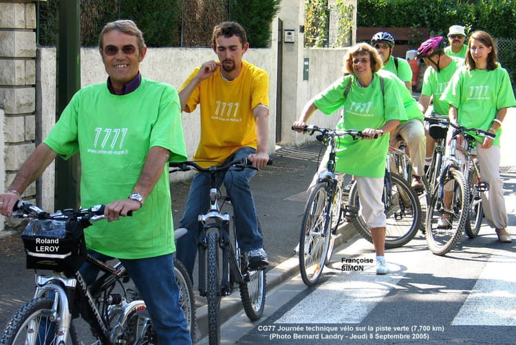 Photo de classe Le CG 77 et les pistes cyclables. de 2005, CONSEIL ...