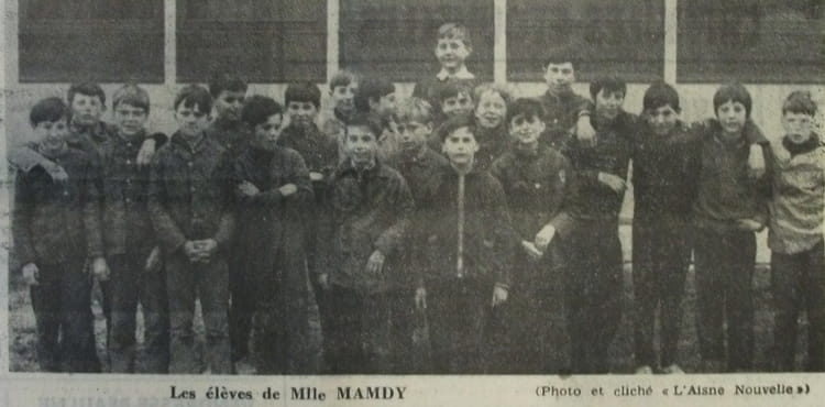 Photo de classe 6 éme Les élèves de Mlle Mandy de 1969, COLLEGE BRAINE ...