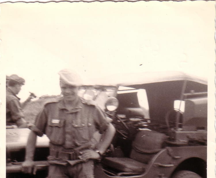 Photo de classe Moi devant jeep ENTAC de 1969, 3eme Rpima - Copains d'avant