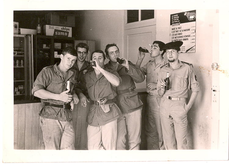Photo de classe Au mess 28eme RIT NICE de 1968, 22ème Bca - Copains d'avant