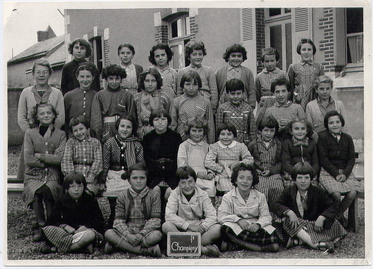 Photo de classe Classe des filles de 1955, Ecole Dessaignes (Champigny ... Photo de classe Classe des filles de 1955, Ecole Dessaignes (Champigny ...