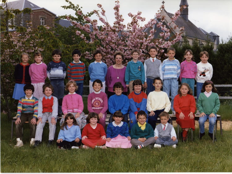 Photo de classe CE1 de 1987, Ecole Jeanne D'arc - Copains d'avant
