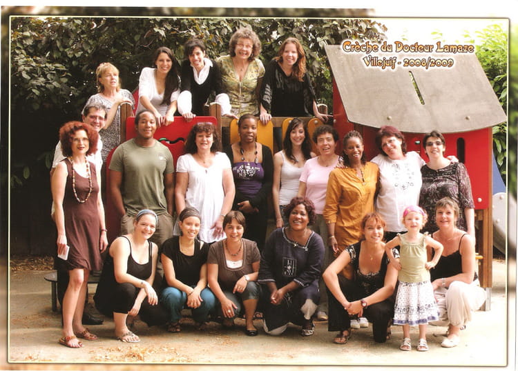 Photo de classe L'équipe de la crèche et ma fille de 2009, Crèche Du Dr ...