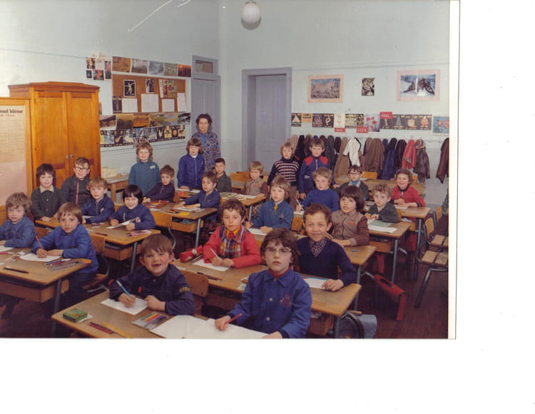 Photo de classe Cp dans la classe de madame hamel de 1975, ECOLE JULES ...