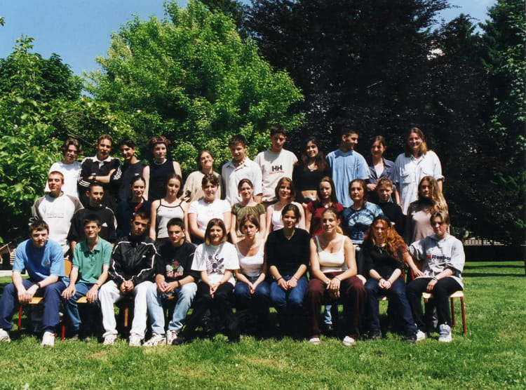 Photo de classe 2nd (2eme essai reussi) de 2000, Lycée Pierre Du Terrail - Copains d'avant