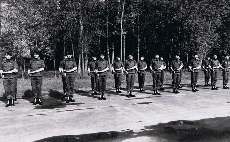 Photo de classe Commando de l'air de 1981, Ba 217 - Copains d'avant