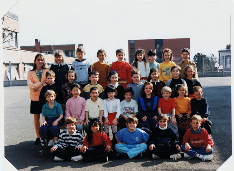 Photo de classe CE1 de 1992, ECOLE VAL DE BEAUTE - Copains d'avant