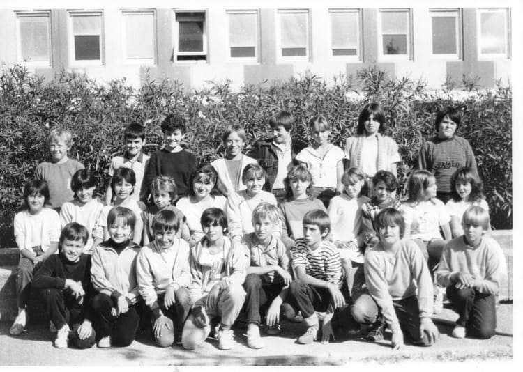 Photo de classe 6ème5 de 1983, Collège Robert Morel - Copains d'avant