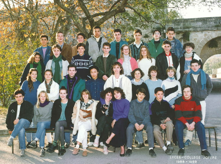 Photo de classe 2nd de 1988, Lycée Joffre - Copains d'avant