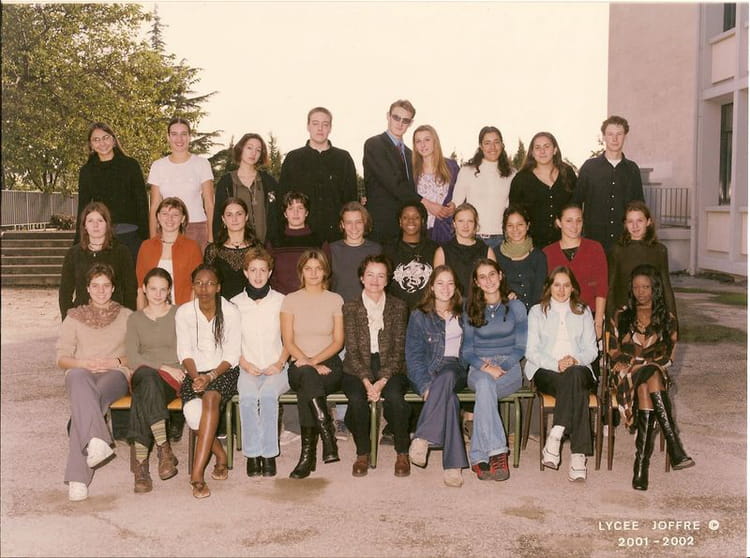 Photo de classe Terminale de 2001, Lycée Joffre - Copains d'avant
