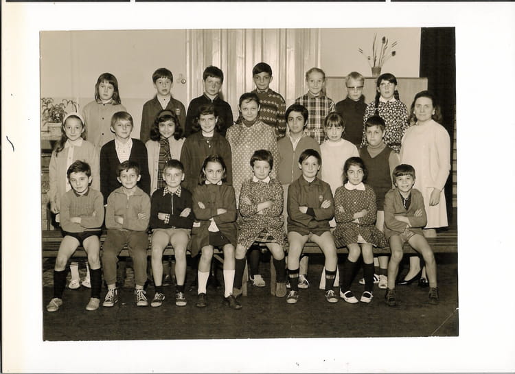 Photo de classe CM1 de 1968, école Riblette - Copains d'avant