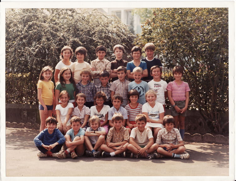 Photo de classe CM1 de 1982, Ecole Primaire (Faverney) - Copains d'avant