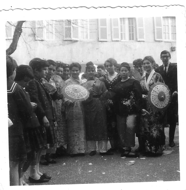 Photo de classe De soeur regine ou regis? de 1964, Institution Sainte ...