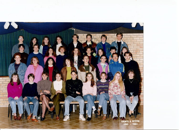Photo de classe 2 D5 de 1991, Lycée Auguste Angellier - Copains d'avant
