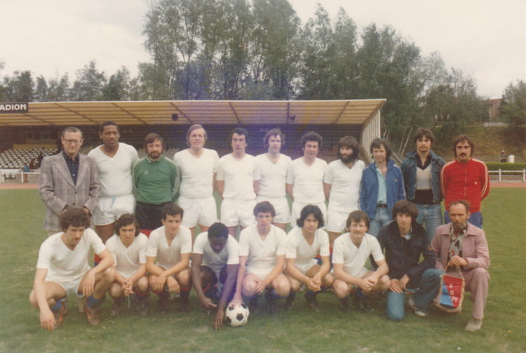 Photo de classe Equipe première saison 77/78 de 1977, AS MEUDON ...