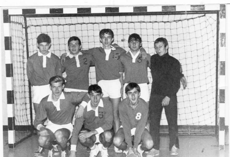 Photo de classe Les Juniors de 1971, E E P S PROVINS - Copains d'avant